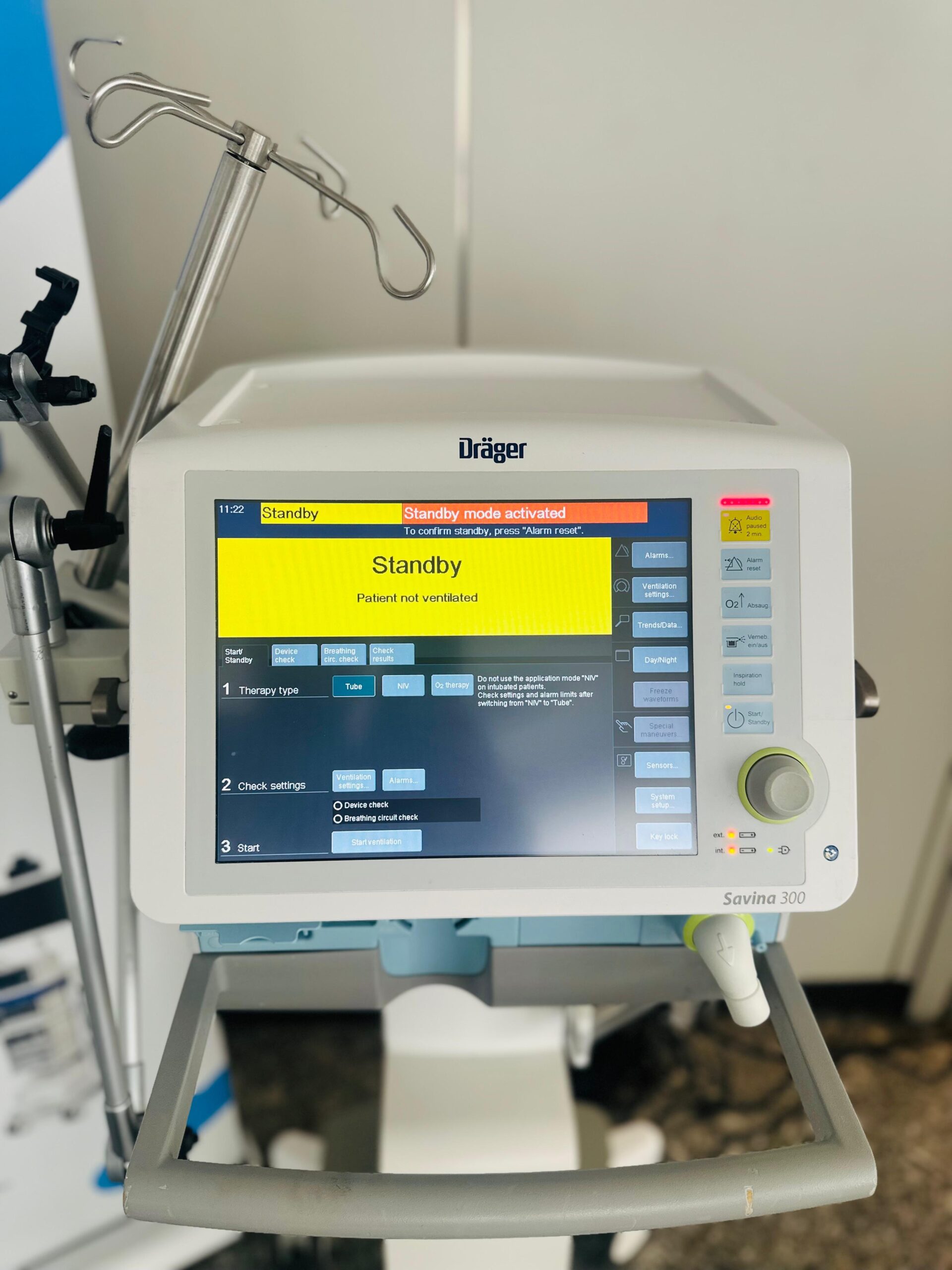 DRAEGER Savina 300 Ventilator – AM MEDICAL Germany